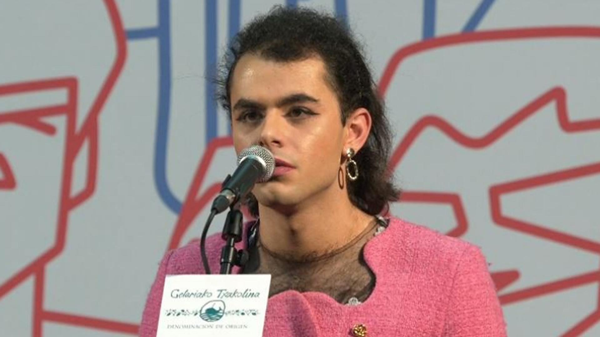 Aner Peritz se hace viral con sus bertsos dirigidos a quienes le hicieron 'bullying' | El Correo